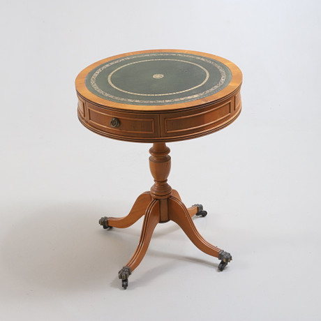 An English style carousel table, second half of the 20th century ...