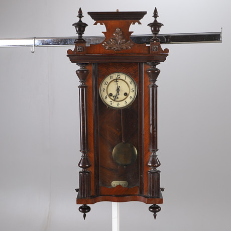 VÄGGUR, mahogny, nyrenässans Junghans. Klockor & Ur - Väggur - Auctionet