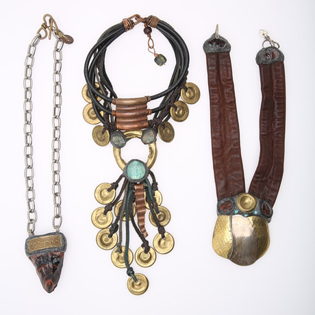ANOTHAI HANSEN. Collier/amulett, 3 st, obsidian/gulmetall/läder ...
