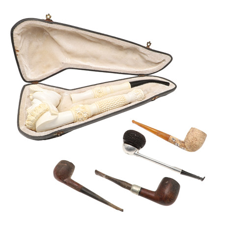 A SMALL COLLECTION OF PIPES. Miscellaneous - Miscellaneous - Auctionet