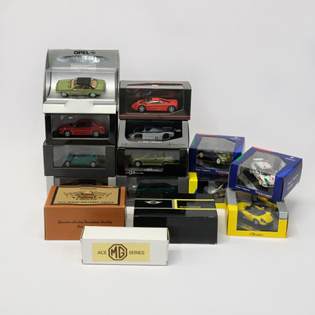 MODEL VEHICLES 15 PARTS, INCLUDING MG, MERCEDES-BENZ AND HARLEY ...