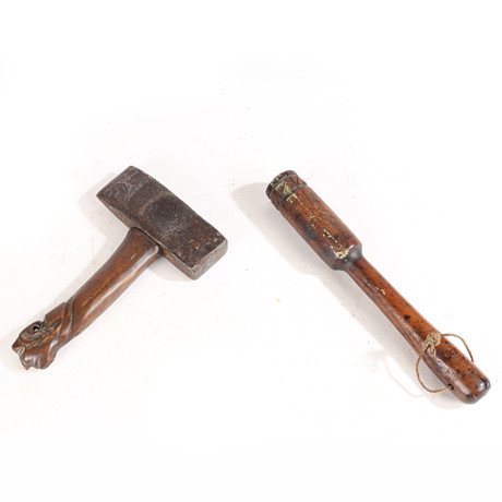 A GEORGE III FRUITWOOD PRIEST, AN 18TH CENTURY AXE/HAMMER. Weapons ...