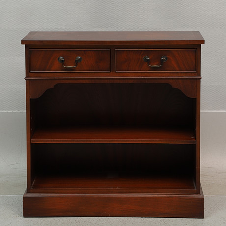 A hall chest of drawers, mahogany veneer, English style, 20th century ...