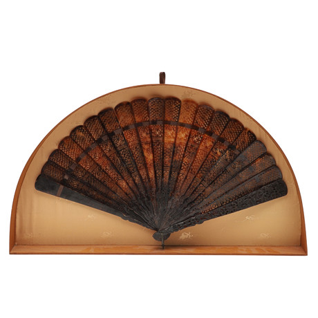 CHINESE CANTON TORTOISESHELL FAN. Miscellaneous - Miscellaneous - Auctionet