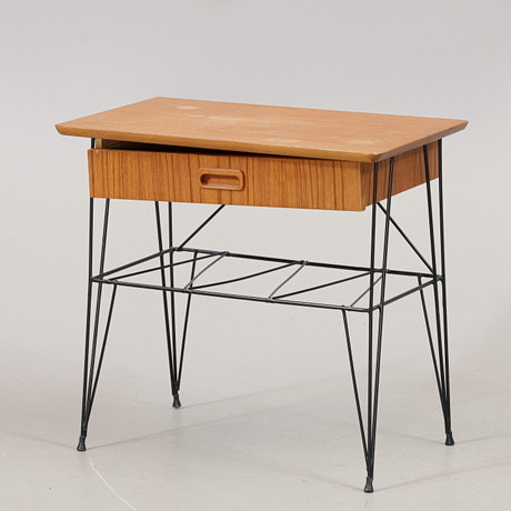 MID 1900S STRING BEDSIDE TABLE. Furniture - Tables - Auctionet