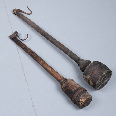 Besman,17/19th century, wood and iron. Folk art - Tools & Gears - Auctionet