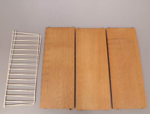 VÄGGHYLLA / Stringhylla, 3 hyllplan, ljus ek, 1900-tal. Möbler - Skåp ...