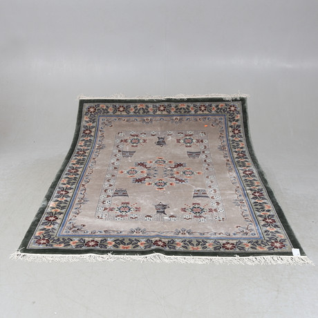 A Chinese rug from the 1990s. Carpets & Textiles - Carpets - Auctionet