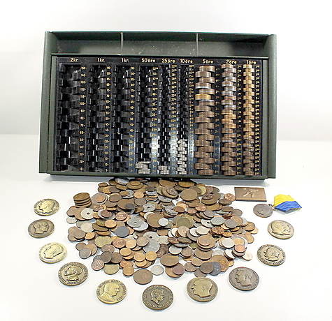 COIN COUNTER, with various coins, Swedish and Foreign. Coins, Medals ...