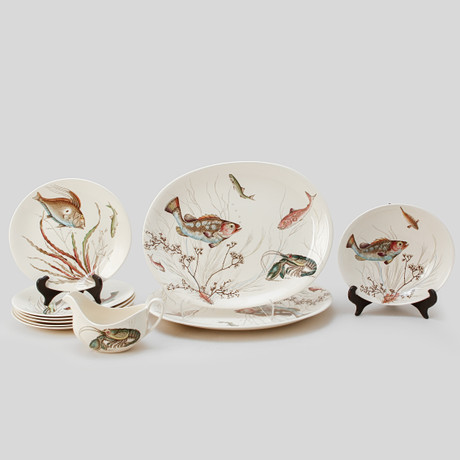 A 10-piece porcelain stoneware set by Johnson Bros, England. Ceramics ...