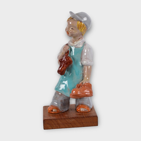 MARIA H. RAHMER, (UNGERN, 1911-1998). Figurine, glazed ceramic ...