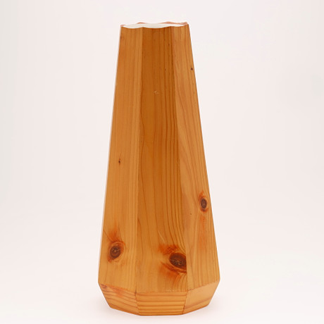 Octagonal vase of stick-glued pine, removable plastic insert ...