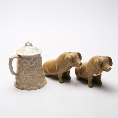 SPARGRISAR, 2 st, gips och STOP MED LOCK, flintgods. Keramik & Porslin ...