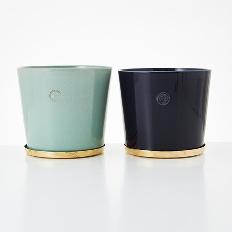 ERIKA PEKKARI. Ytterfoder med fat, "Tolvekarna", 2st. keramik/mässing ...