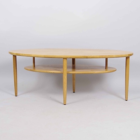 COFFEE TABLE with shelf, oak, 1900/2000s. Furniture - Tables - Auctionet