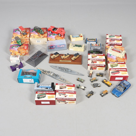 A LARGE QUANTITY OF DIE CAST TOYS VARIOUS, SOME IN ORIGINAL BOXES. Toys ...