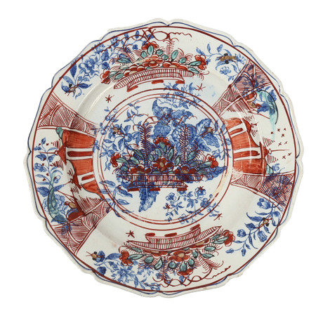 A LOWESTOFT PORCELAIN PLATE. Ceramics & Porcelain - European - Auctionet