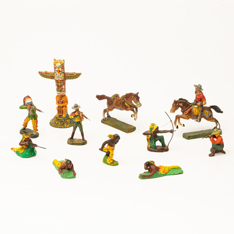 FIGURER 12 st, elastolin och keramik. Leksaker - Leksaker - Auctionet