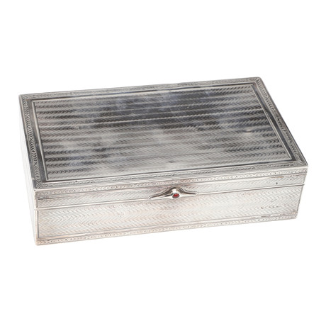 A CONTINENTAL ENGINE TURNED SILVER CIGARETTE BOX. Silver & Metals ...