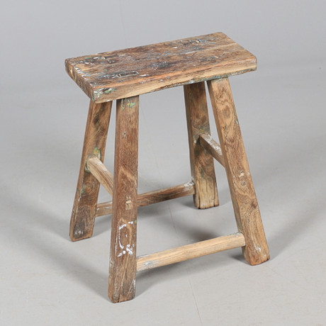 AN ASH MILKING STOOL. Furniture - Sofas & seatings - Auctionet