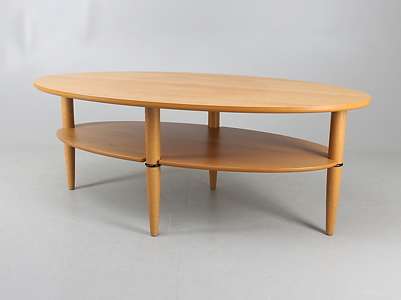 COFFEE TABLE, oak, 2000s. Furniture - Tables - Auctionet