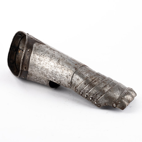 BRIDLE GAUNTLET, stål, rustningsdel för vänster underarm, 1600-talets ...