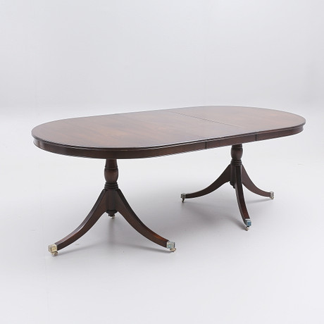 An English style dining table, second half of the 20th century ...