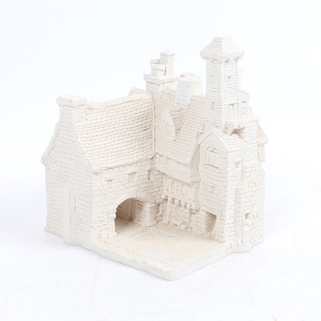 AN UNPAINTED CLARECRAFT DISCWORLD MODEL. Ceramics & Porcelain ...