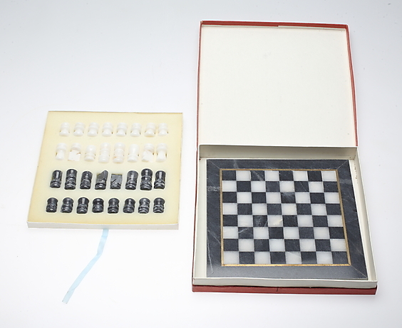 CHESS GAME, marble, with 32 pieces, 20th century. Miscellaneous ...