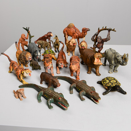 PARTY FIGURES, depicting animals, including elastoline and lineol ...