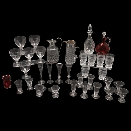 ASSORTED 19TH AND 20TH CENTURY GLASSWARE. Glass - Utility glass - Auctionet