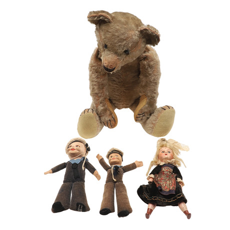 EARLY TEDDY BEAR & SOFT TOYS. Toys - Toys - Auctionet