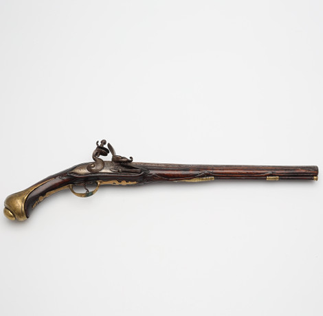 AN ORIENTAL FLINT LOCK PISTOL, Barrel marked 1785. The clasp with ...
