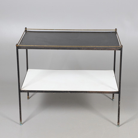 A SMALL METAL FRAME TWO TIER TABLE / STAND. Furniture - Tables - Auctionet