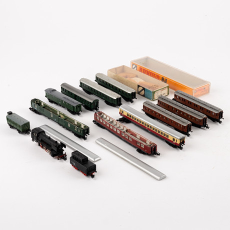 ARNOLD-N DB steam locomotive BR 23 105 and 11 passenger railcars, N ...