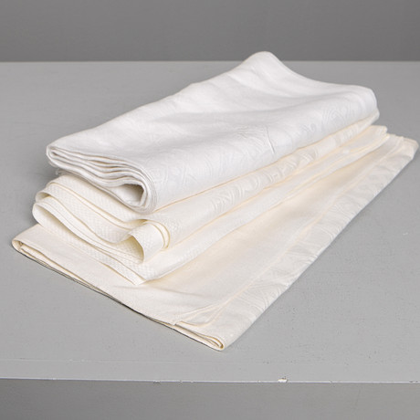 SIGNE SOHLMAN. Dukar, linne, "Drakmönstret", formgiven 1877. Mattor ...