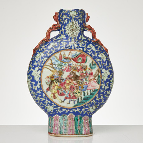 PILGRIM BOTTLE. China, 19th century porcelain, polychrome enamel decor ...