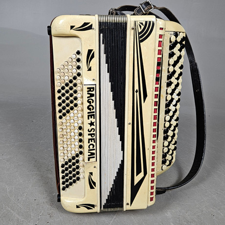 DRAGSPEL, Raggie Special. Samlarföremål - Musikinstrument - Auctionet