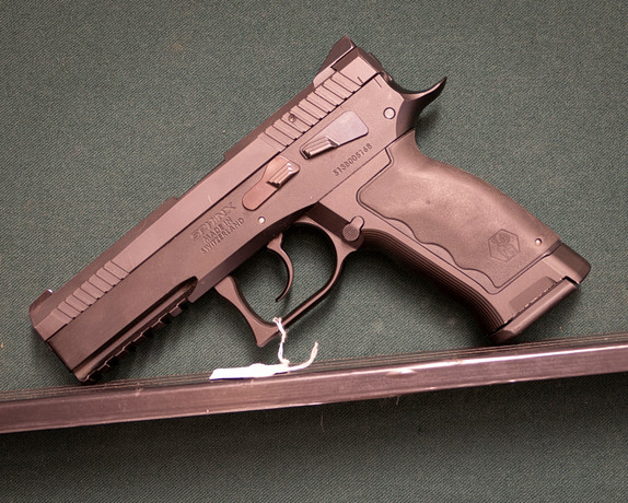 Sphinx Model SDP Standard Kaliber 9x19. Tillv.nr. S13B005168 SE2450510 ...