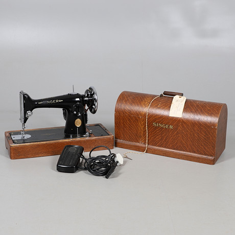 A SINGER 201K MODEL SEWING MACHINE. Vintage & Designer Clothing and ...