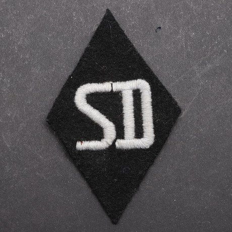 A SECOND WORLD WAR GERMAN SD ARM BADGE. Weapons & Militaria - Other ...