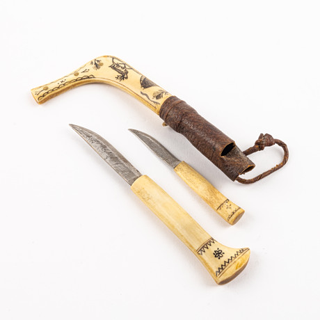 A Sami knife, reindeer horn and leather, 20th century. Weapons ...