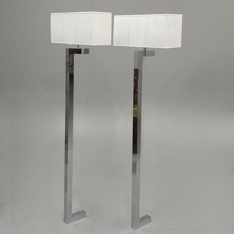 PAIR OF SILVER METAL WALL LAMPS WITH BEVELED WHITE SCREEN, 20TH CENTURY ...