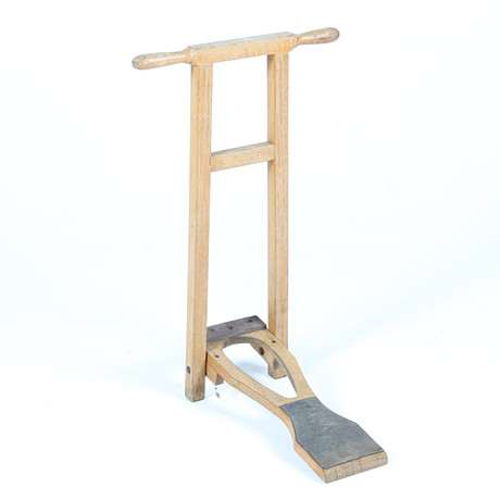 A20TH CENTURY WOODEN BOOT PULL. Miscellaneous - Miscellaneous - Auctionet