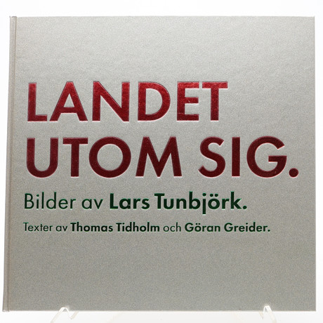 FOTO. FÖRSTA UPPLAGAN AV LARS TUNBJÖRKS BERÖMDA LANDET UTOM SIG 1993 ...