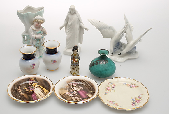PORCELAIN OBJECTS, 10 pieces. Ceramics & Porcelain - European - Auctionet