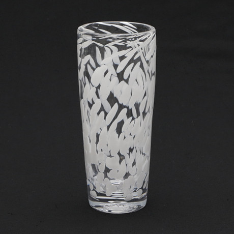 A glass vase, signed. Glass - Art glass - Auctionet