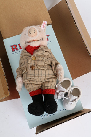 A BOXED STEIFF RUPERT THE BEAR CLASSIC PODGY PIG. Toys - Toys - Auctionet