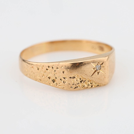 A SIGNET RING, 18k gold, small diamond. Jewellery & Gemstones - Rings ...