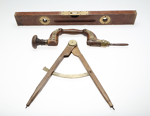 MEASURING TOOLS, 3 parts, 18/1900s. Folk art - Tools & Gears - Auctionet